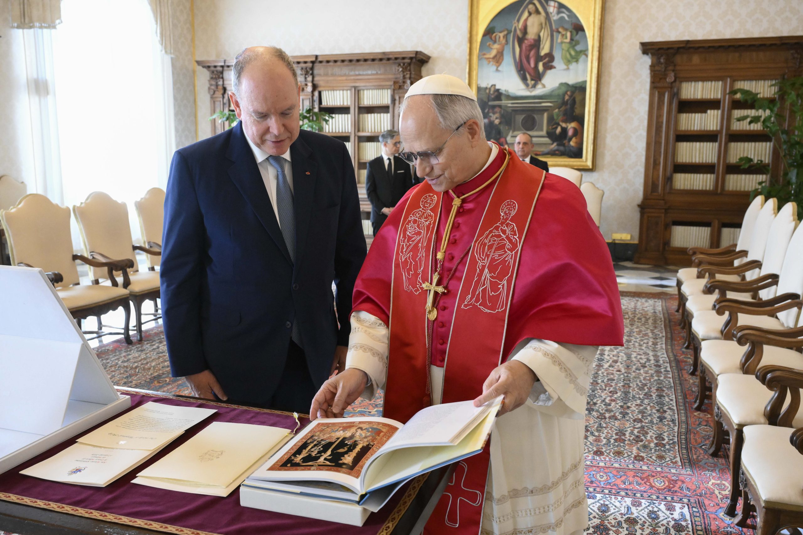 Visite officielle au Vatican : Le Prince Albert II invite le Pape Léon ...